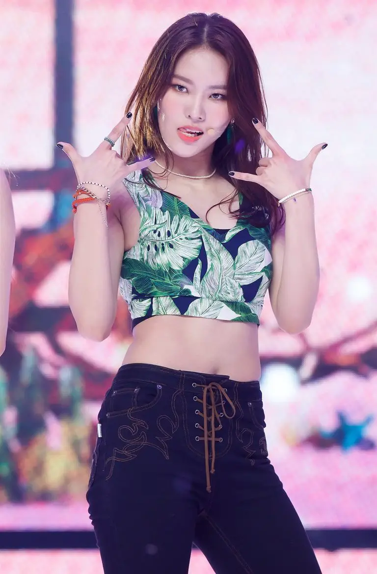 K-Pop Idols Born in 2002 - K-Pop Database / dbkpop.com