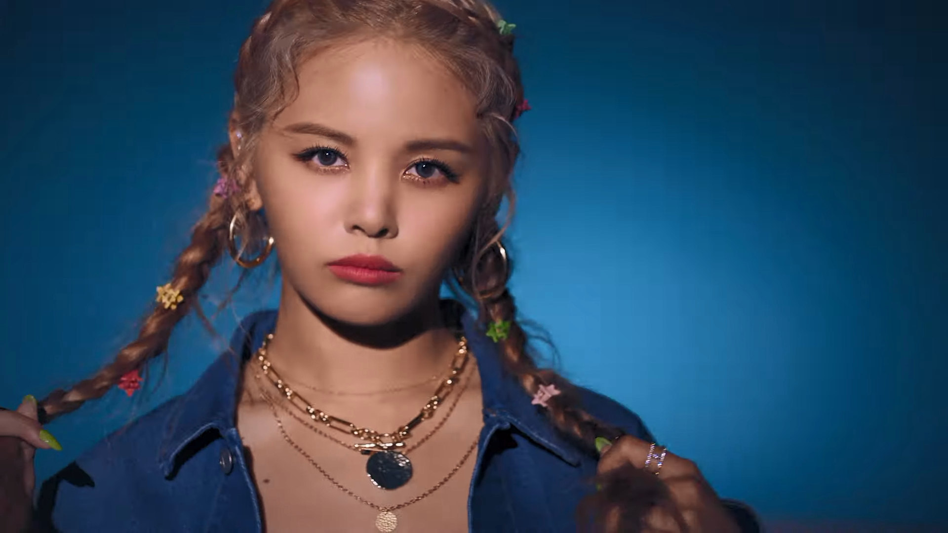 CLC Devil MV Teaser 2 Screencaps - K-Pop Database / dbkpop.com