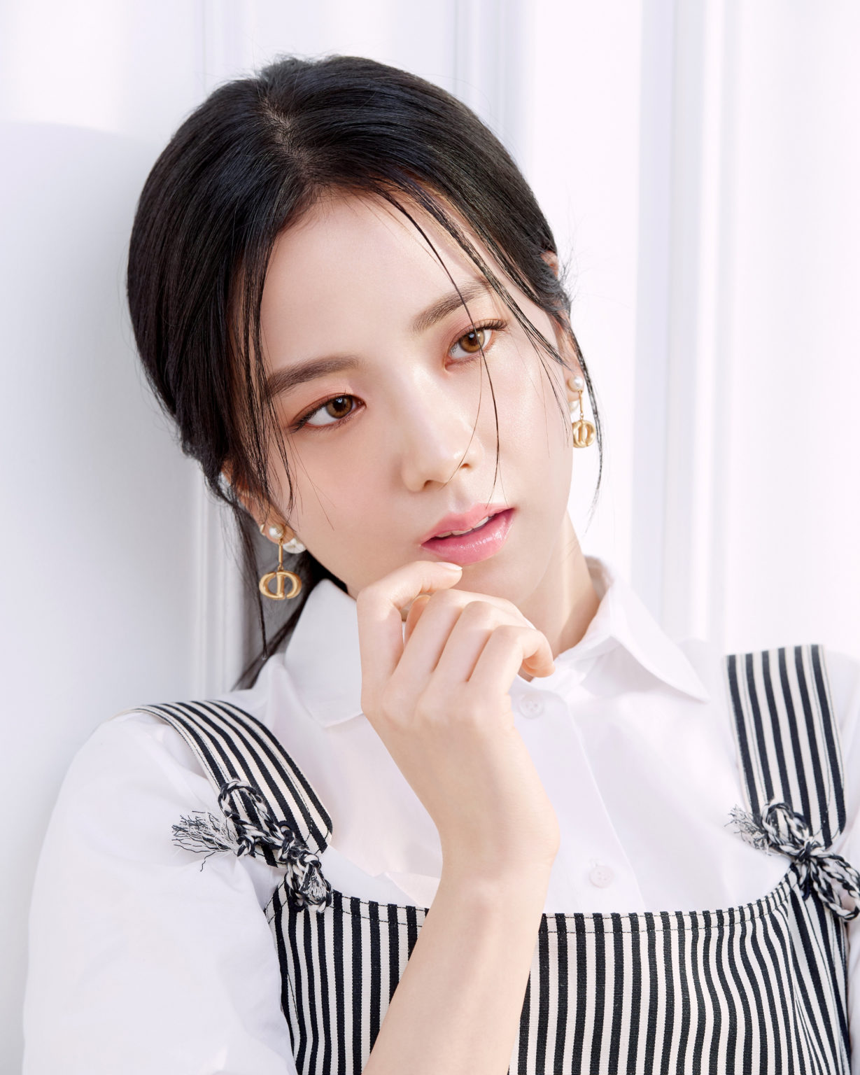 BLACKPINK JISOO W Korea x Dior Forever Skin Glow Cushion 2021 Pictorial ...