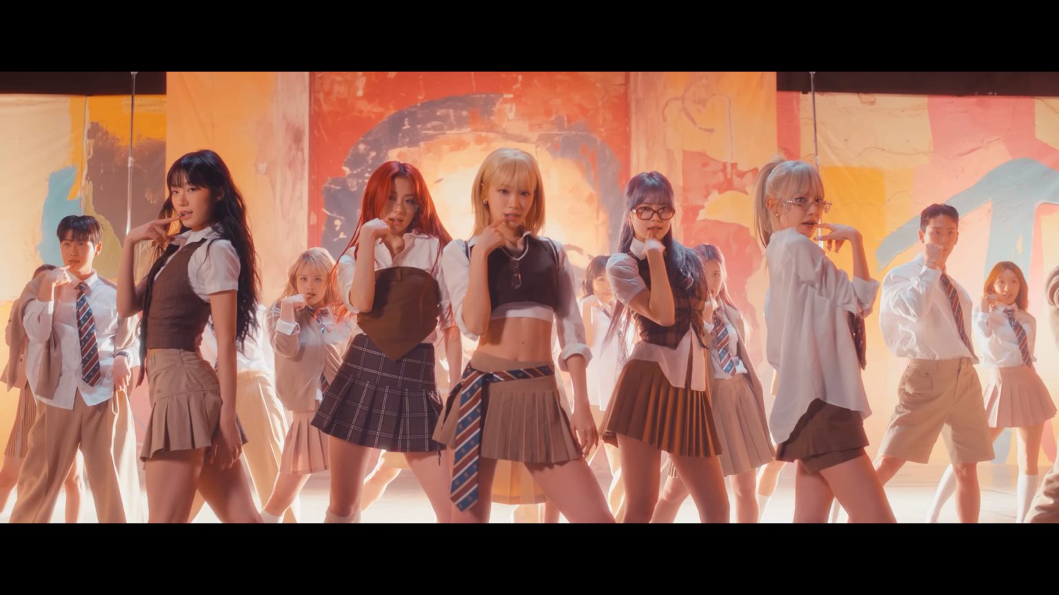 LE SSERAFIM - Smart who's who - K-Pop Database / dbkpop.com