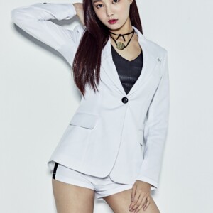 Yeonwoo (MOMOLAND) Profile - K-Pop Database / dbkpop.com