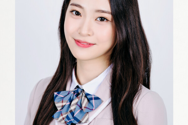 Zoa (Weeekly) Profile - K-Pop Database / dbkpop.com