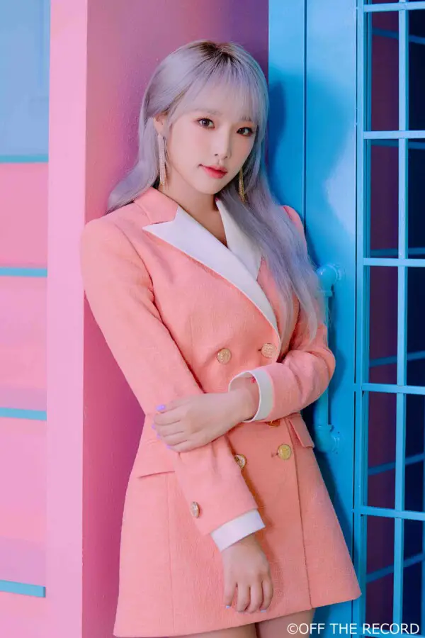 IZ*ONE Twelve Teaser Photos (HR) - K-Pop Database / dbkpop.com