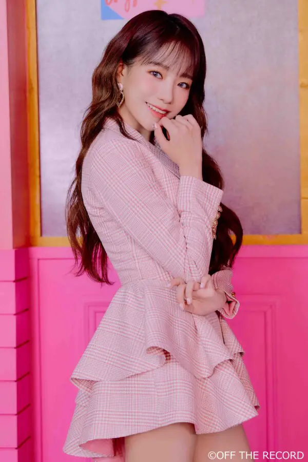 IZ*ONE Twelve Teaser Photos (HR) - K-Pop Database / dbkpop.com