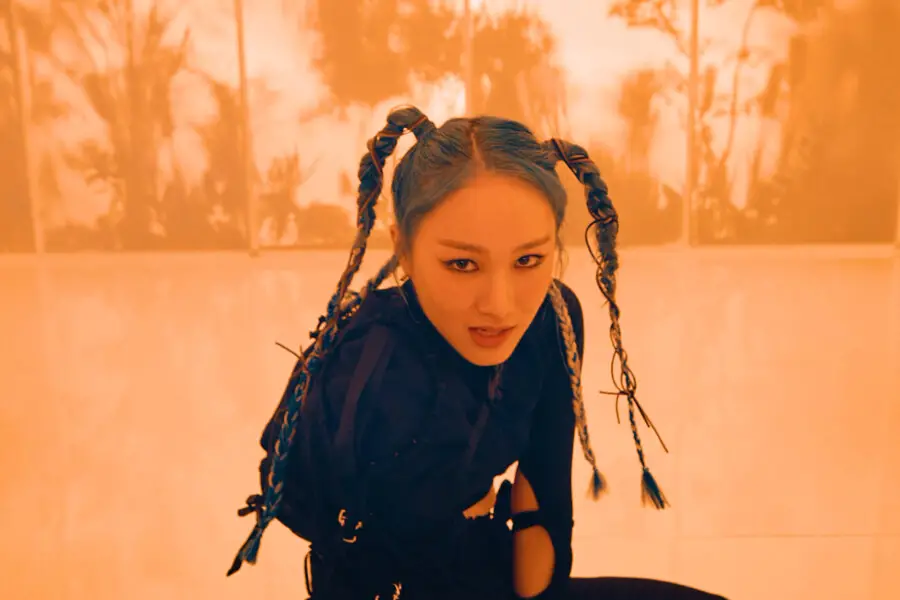 EVERGLOW - FIRST who's who - K-Pop Database / dbkpop.com