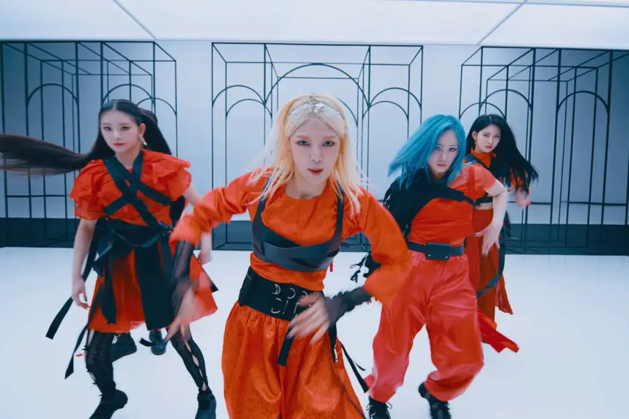 EVERGLOW - FIRST who's who - K-Pop Database / dbkpop.com