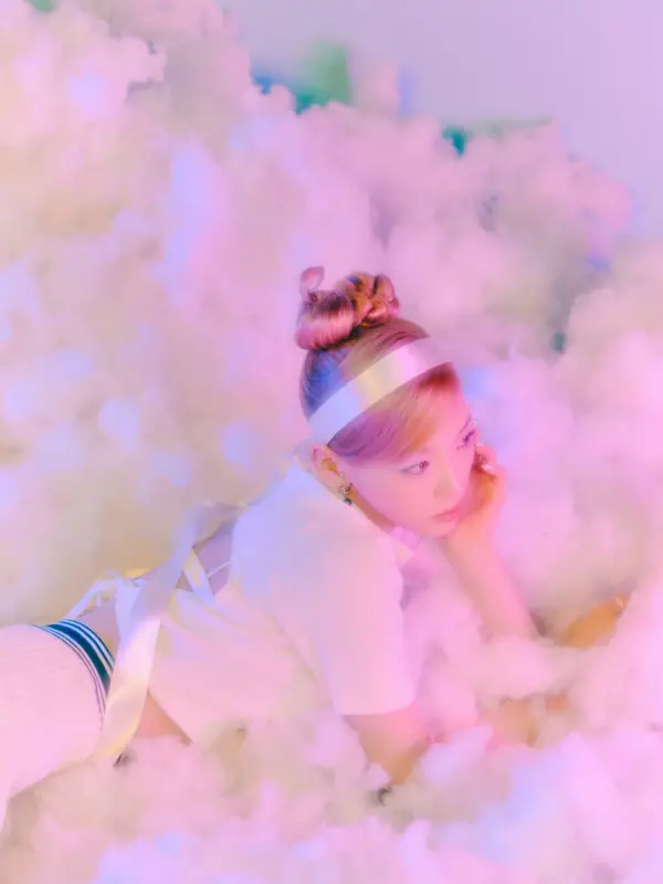 Taeyeon Weekend Teaser Photos 1, 2 (HD/HQ) - K-Pop Database / dbkpop.com