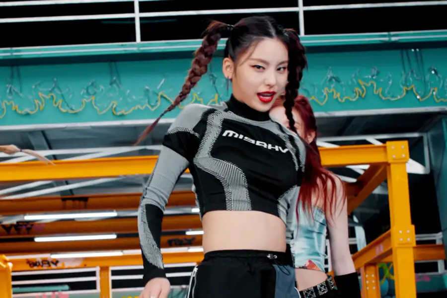 ITZY - Voltage who's who - K-Pop Database / dbkpop.com