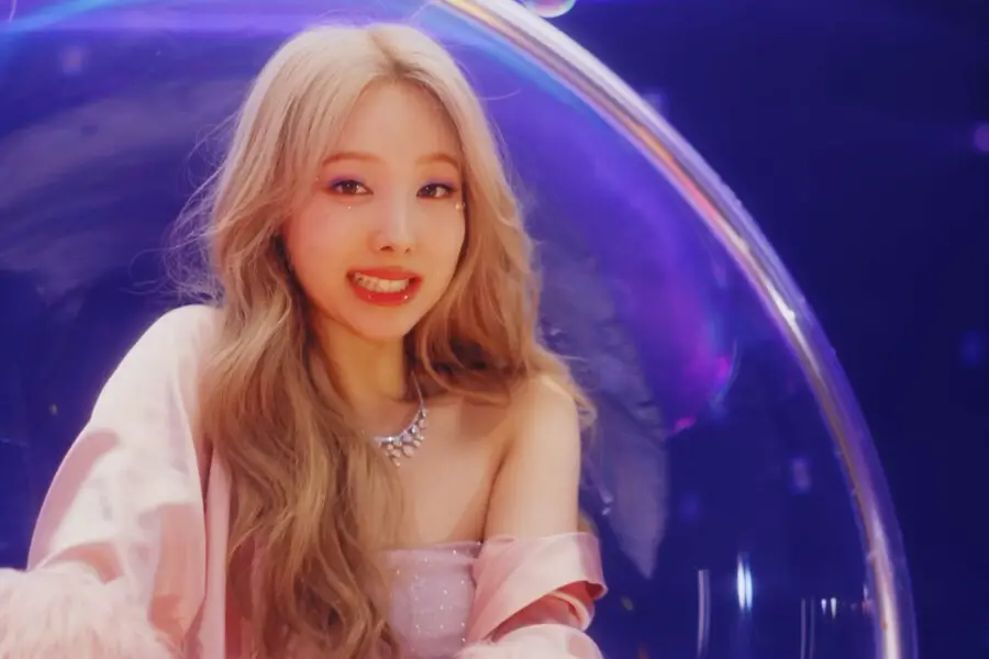 TWICE NAYEON POP! MV Screencaps (4K) - K-Pop Database / dbkpop.com