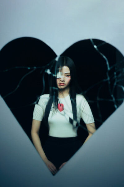 LE SSERAFIM UNFORGIVEN Teaser Concept Photos (Bloody Rose ver.) (UHD/HQ ...